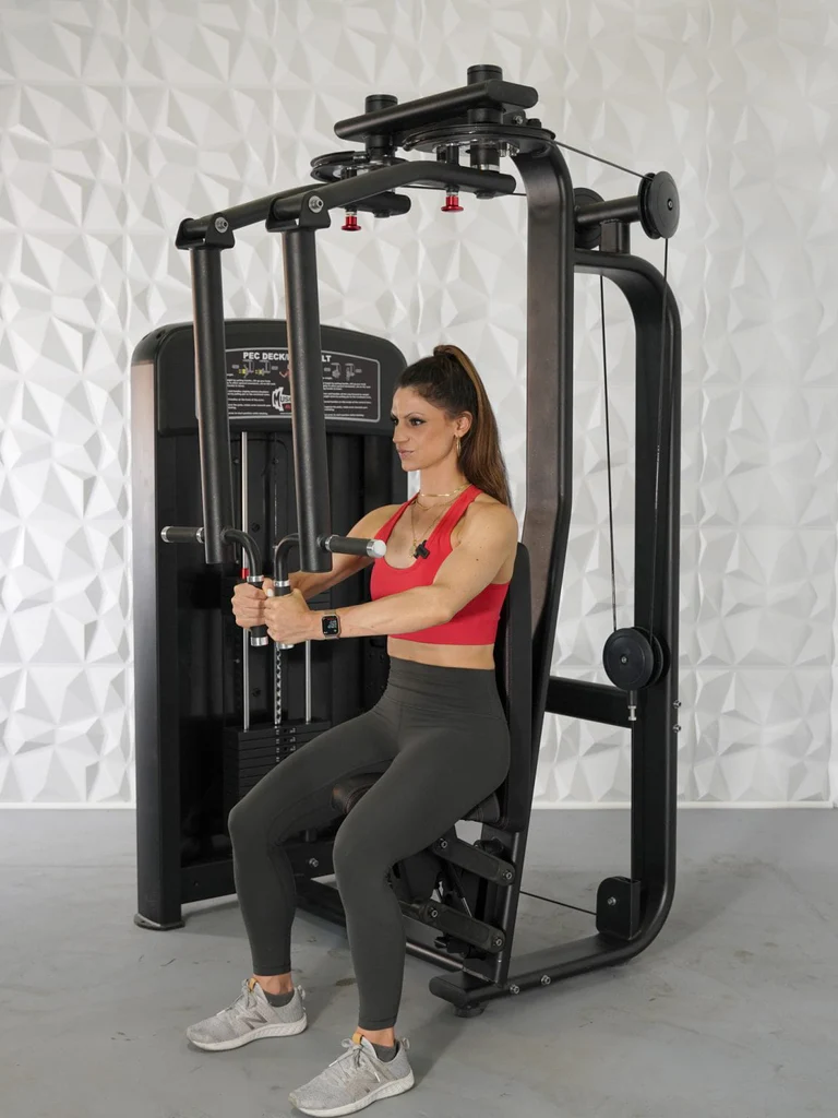Ejercicios Máquina – Delt Pecfly – Gimnasio Multidisciplinario Tampico